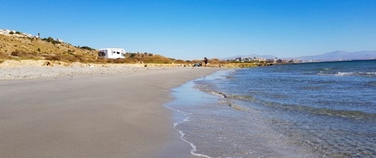 Playa de L'Altet en Gran Alacant, una idílica escapada junto al mar ...